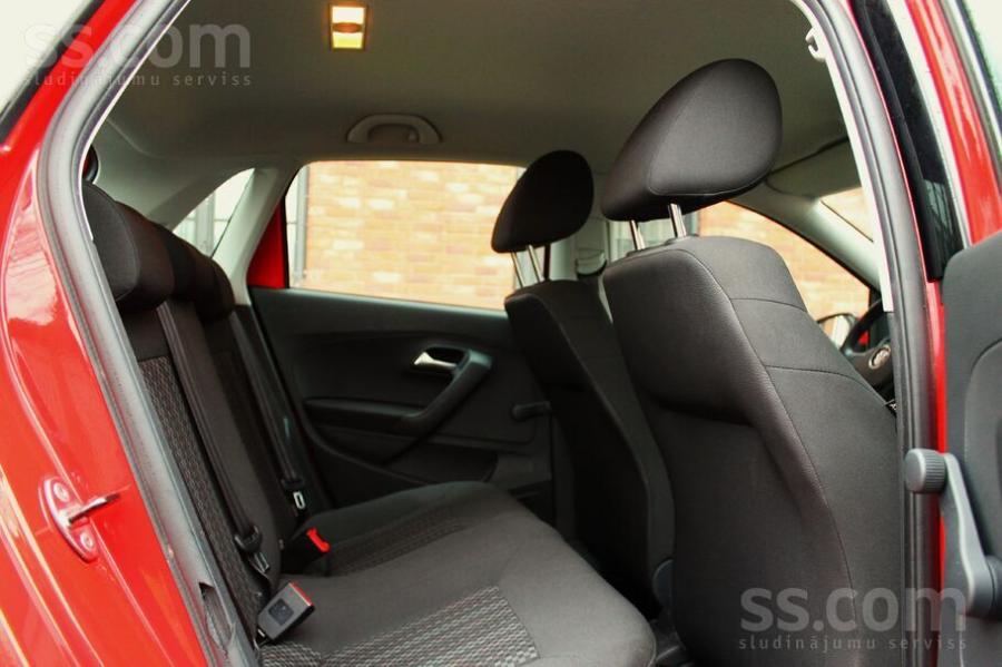 Red Volkswagen Polo 2016 in Riga, with an engine capacity of 1.40 L and mileage of 168 thousand km for 5100 €, photo 13 on AUTOMOTO.COM.LV
