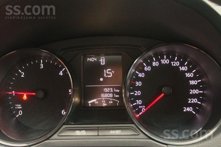 Red Volkswagen Polo 2016 in Riga, with an engine capacity of 1.40 L and mileage of 168 thousand km for 5100 €, photo 16 on AUTOMOTO.COM.LV