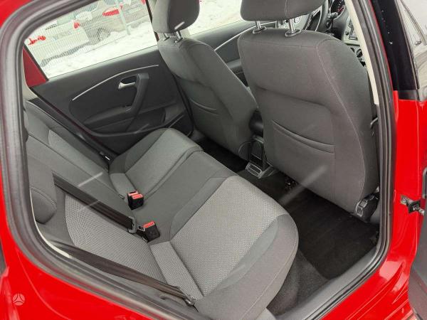 Red Volkswagen Polo 2017 in Taurage, with an engine capacity of 1.40 L and mileage of 171 thousand km for 7300 €, photo 6 on AUTOMOTO.COM.LV