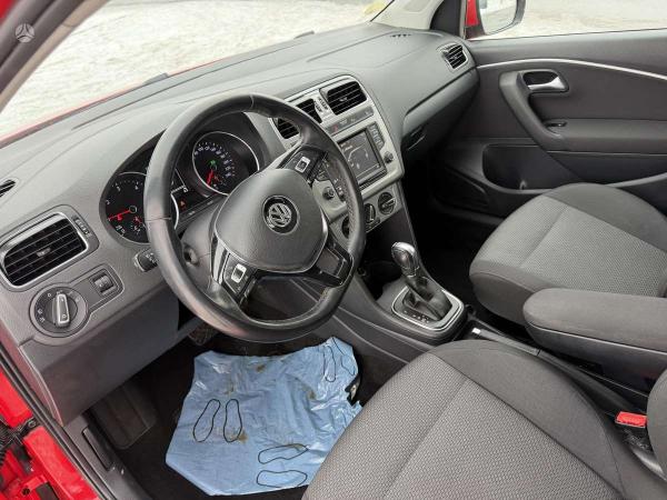 Red Volkswagen Polo 2017 in Taurage, with an engine capacity of 1.40 L and mileage of 171 thousand km for 7300 €, photo 10 on AUTOMOTO.COM.LV