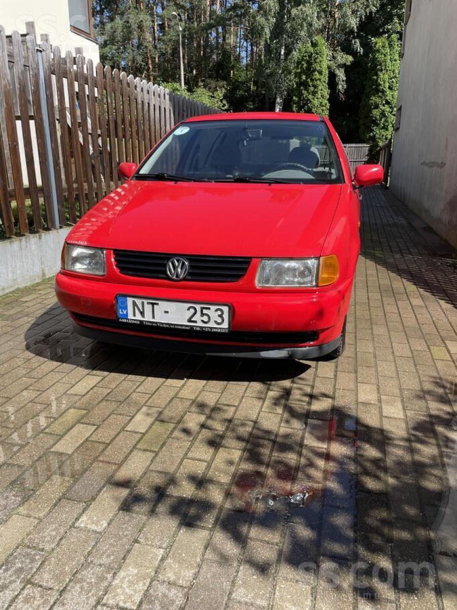 Sarkans Volkswagen Polo 1998 Rīga, ar dzinēja tilpumu 1.80 L un nobraukumu 160 tūkst. km par 900 €, foto 1 vietnē AUTOMOTO.COM.LV