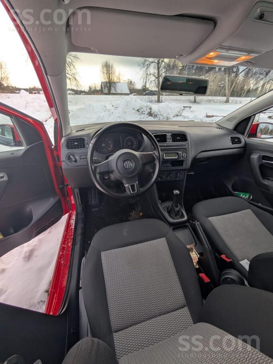 Red Volkswagen Polo 2012 in Riga, with an engine capacity of 1.40 L and mileage of 176 thousand km for 3100 €, photo 3 on AUTOMOTO.COM.LV