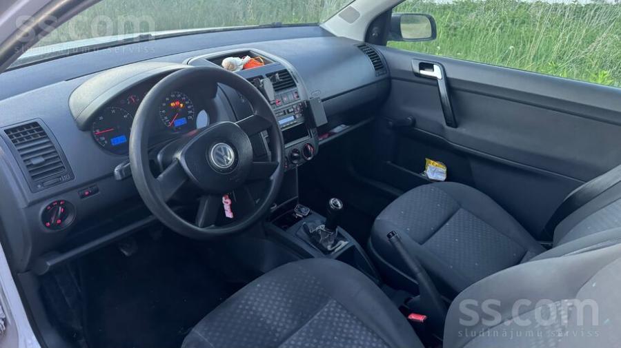 Balts Volkswagen Polo 2004 Rīga, ar dzinēja tilpumu 1.90 L un nobraukumu 310 tūkst. km par 900 €, foto 6 vietnē AUTOMOTO.COM.LV