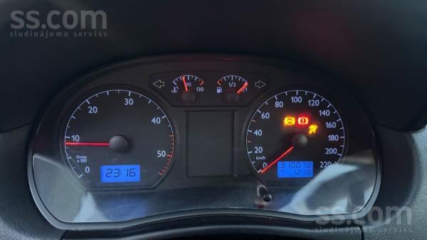 Balts Volkswagen Polo 2004 Rīga, ar dzinēja tilpumu 1.90 L un nobraukumu 310 tūkst. km par 900 €, foto 6 vietnē AUTOMOTO.COM.LV