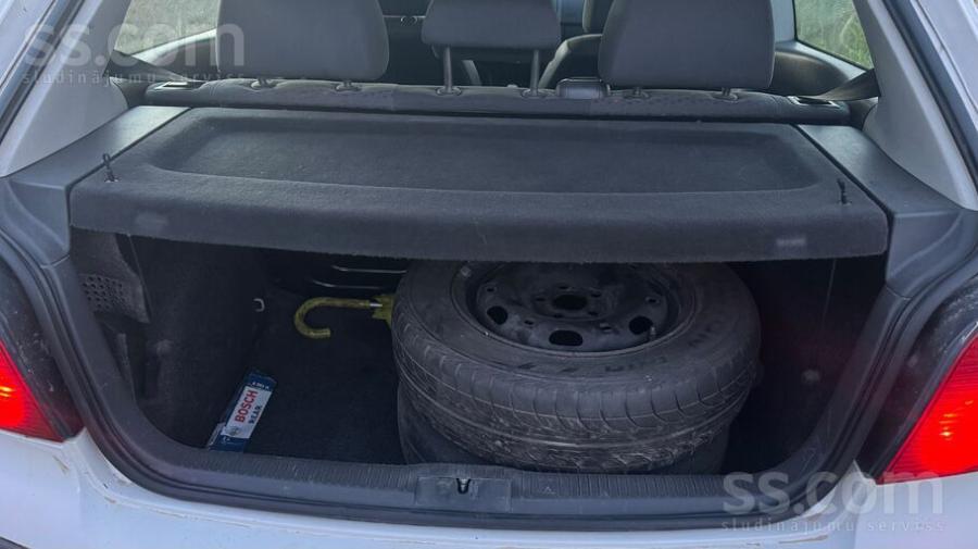 Balts Volkswagen Polo 2004 Rīga, ar dzinēja tilpumu 1.90 L un nobraukumu 310 tūkst. km par 900 €, foto 8 vietnē AUTOMOTO.COM.LV