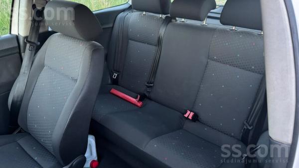 Balts Volkswagen Polo 2004 Rīga, ar dzinēja tilpumu 1.90 L un nobraukumu 310 tūkst. km par 650 €, foto 5 vietnē AUTOMOTO.COM.LV
