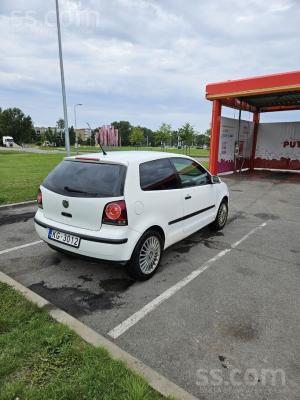 White Volkswagen Polo 2008 in Riga, with an engine capacity of 1.40 L and mileage of 233 thousand km for 2000 €, photo 5 on AUTOMOTO.COM.LV
