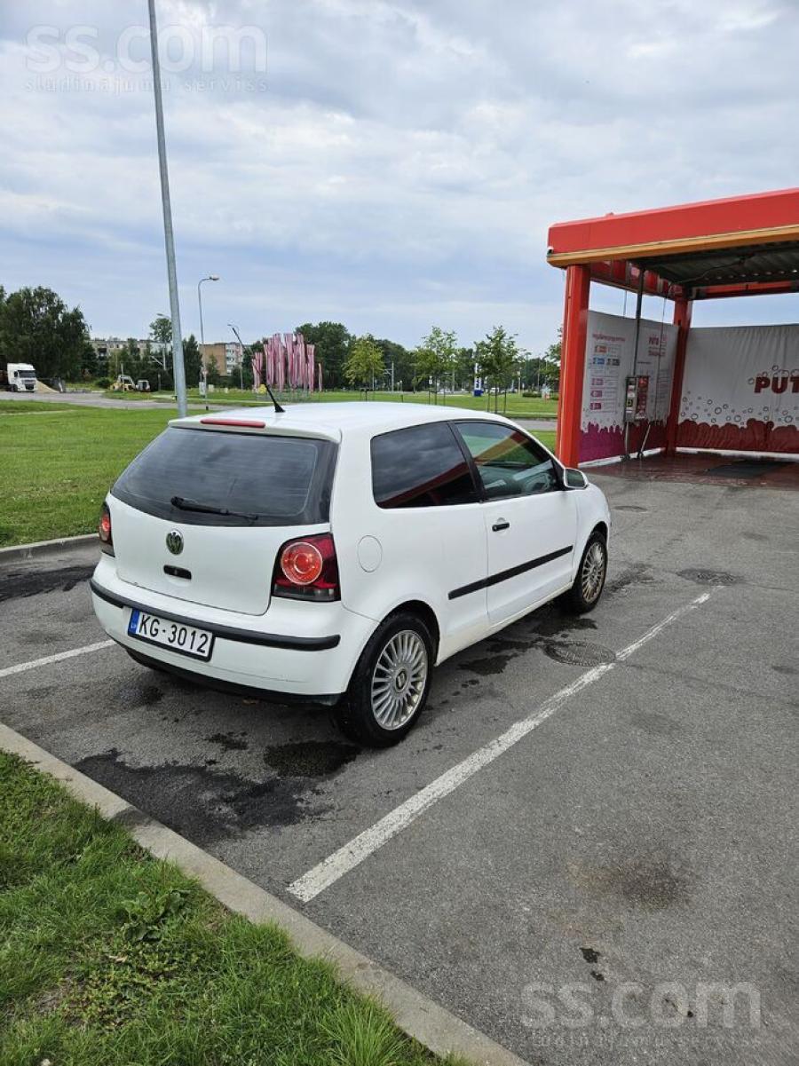 White Volkswagen Polo 2008 in Riga, with an engine capacity of 1.40 L and mileage of 233 thousand km for 2000 €, photo 5 on AUTOMOTO.COM.LV