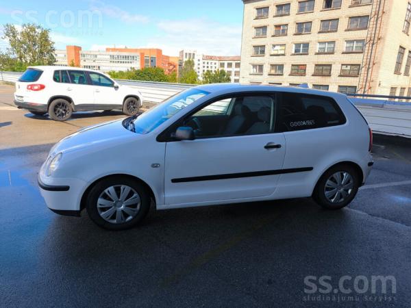 White Volkswagen Polo 2003 in Riga, with an engine capacity of 1.20 L and mileage of 269 thousand km for 1100 €, photo 4 on AUTOMOTO.COM.LV