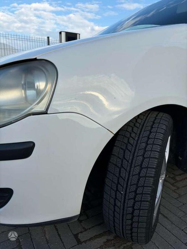 White Volkswagen Polo 2006 in Kaunas, with an engine capacity of 1.42 L and mileage of 250 thousand km for 800 €, photo 3 on AUTOMOTO.COM.LV