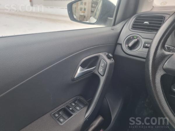 Balts Volkswagen Polo 2009 Daugavpils, ar dzinēja tilpumu 1.60 L un nobraukumu 227 tūkst. km par 3550 €, foto 7 vietnē AUTOMOTO.COM.LV