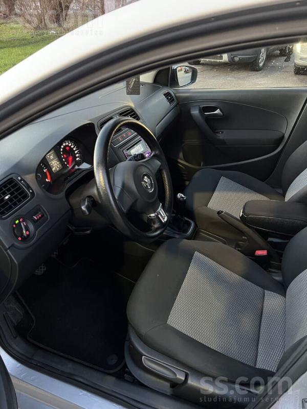 Balts Volkswagen Polo 2009 Rīga, ar dzinēja tilpumu 1.60 L un nobraukumu 224 tūkst. km par 3100 €, foto 10 vietnē AUTOMOTO.COM.LV