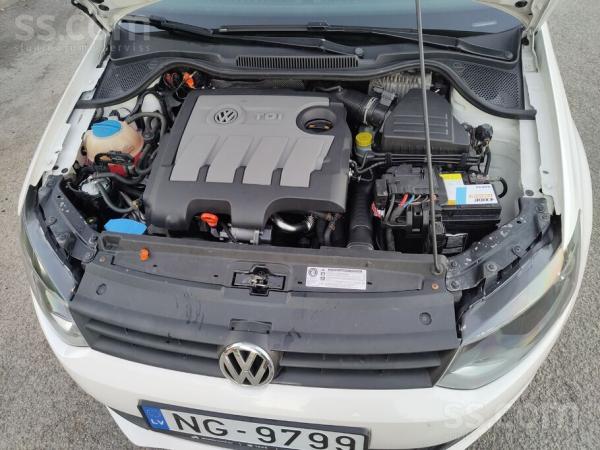 White Volkswagen Polo 2009 in Riga, with an engine capacity of 1.60 L and mileage of 266 thousand km for 4050 €, photo 2 on AUTOMOTO.COM.LV