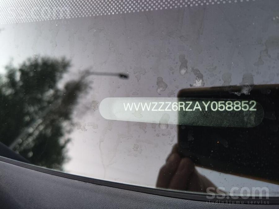 White Volkswagen Polo 2009 in Riga, with an engine capacity of 1.60 L and mileage of 266 thousand km for 4050 €, photo 4 on AUTOMOTO.COM.LV