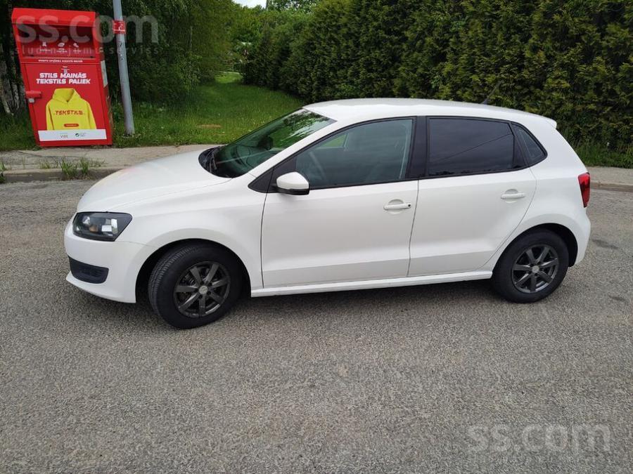 White Volkswagen Polo 2009 in Riga, with an engine capacity of 1.60 L and mileage of 266 thousand km for 4050 €, photo 10 on AUTOMOTO.COM.LV