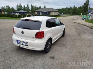 White Volkswagen Polo 2009 in Riga, with an engine capacity of 1.60 L and mileage of 266 thousand km for 4050 €, photo 12 on AUTOMOTO.COM.LV