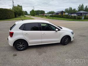 White Volkswagen Polo 2009 in Riga, with an engine capacity of 1.60 L and mileage of 266 thousand km for 4050 €, photo 14 on AUTOMOTO.COM.LV
