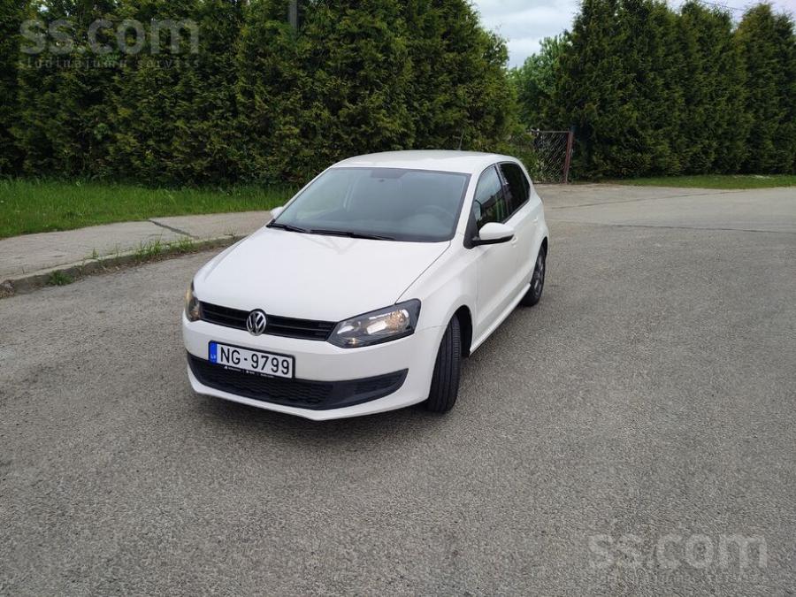 White Volkswagen Polo 2009 in Riga, with an engine capacity of 1.60 L and mileage of 266 thousand km for 4050 €, photo 15 on AUTOMOTO.COM.LV