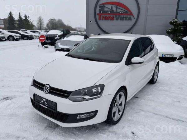 White Volkswagen Polo 2010 in Telschi, with an engine capacity of 1.60 L and mileage of 157 thousand km for 4199 €, photo 3 on AUTOMOTO.COM.LV