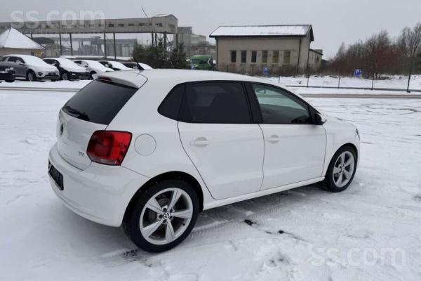 White Volkswagen Polo 2010 in Telschi, with an engine capacity of 1.60 L and mileage of 157 thousand km for 4199 €, photo 9 on AUTOMOTO.COM.LV