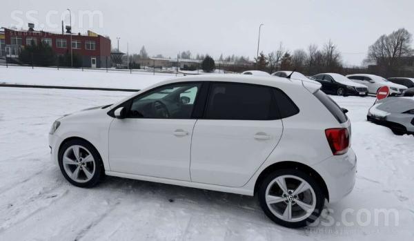 White Volkswagen Polo 2010 in Telschi, with an engine capacity of 1.60 L and mileage of 157 thousand km for 4199 €, photo 10 on AUTOMOTO.COM.LV