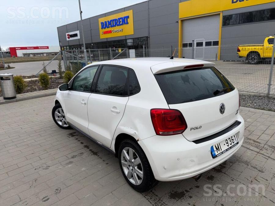 White Volkswagen Polo 2010 in Jekabpils, with an engine capacity of 1.60 L and mileage of 270 thousand km for 3400 €, photo 3 on AUTOMOTO.COM.LV