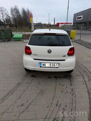 White Volkswagen Polo 2010 in Jekabpils, with an engine capacity of 1.60 L and mileage of 270 thousand km for 3400 €, photo 4 on AUTOMOTO.COM.LV