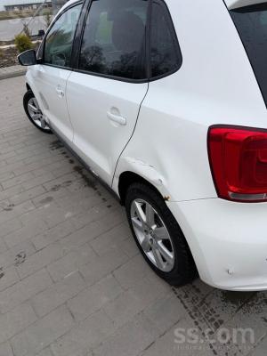 White Volkswagen Polo 2010 in Jekabpils, with an engine capacity of 1.60 L and mileage of 270 thousand km for 3400 €, photo 7 on AUTOMOTO.COM.LV