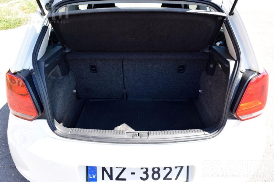 White Volkswagen Polo 2010 in Liepaja, with an engine capacity of 1.60 L and mileage of 246 thousand km for 3400 €, photo 3 on AUTOMOTO.COM.LV