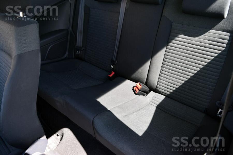 White Volkswagen Polo 2010 in Liepaja, with an engine capacity of 1.60 L and mileage of 246 thousand km for 3400 €, photo 7 on AUTOMOTO.COM.LV