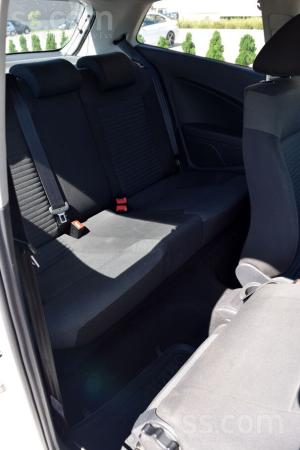 White Volkswagen Polo 2010 in Liepaja, with an engine capacity of 1.60 L and mileage of 246 thousand km for 3400 €, photo 8 on AUTOMOTO.COM.LV