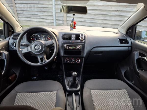 White Volkswagen Polo 2010 in Jelgava, with an engine capacity of 1.20 L and mileage of 346 thousand km for 2000 €, photo 5 on AUTOMOTO.COM.LV
