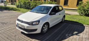 White Volkswagen Polo 2010 in Ventspils, with an engine capacity of 1.20 L and mileage of 286 thousand km for 2800 €, photo  on AUTOMOTO.COM.LV