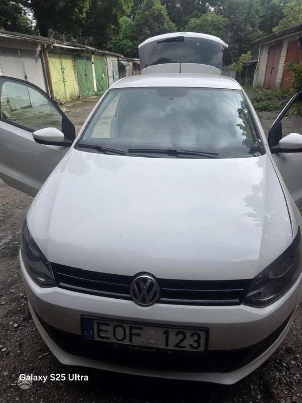 White Volkswagen Polo 2010 in Vilnius, with an engine capacity of 1.20 L and mileage of 166 thousand km for 2200 €, photo 2 on AUTOMOTO.COM.LV