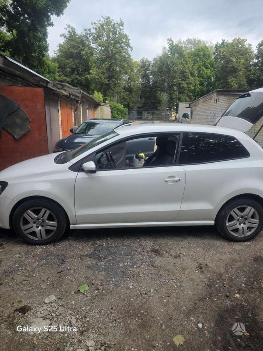 Balts Volkswagen Polo 2010 Viļņa, ar dzinēja tilpumu 1.20 L un nobraukumu 166 tūkst. km par 2200 €, foto 1 vietnē AUTOMOTO.COM.LV