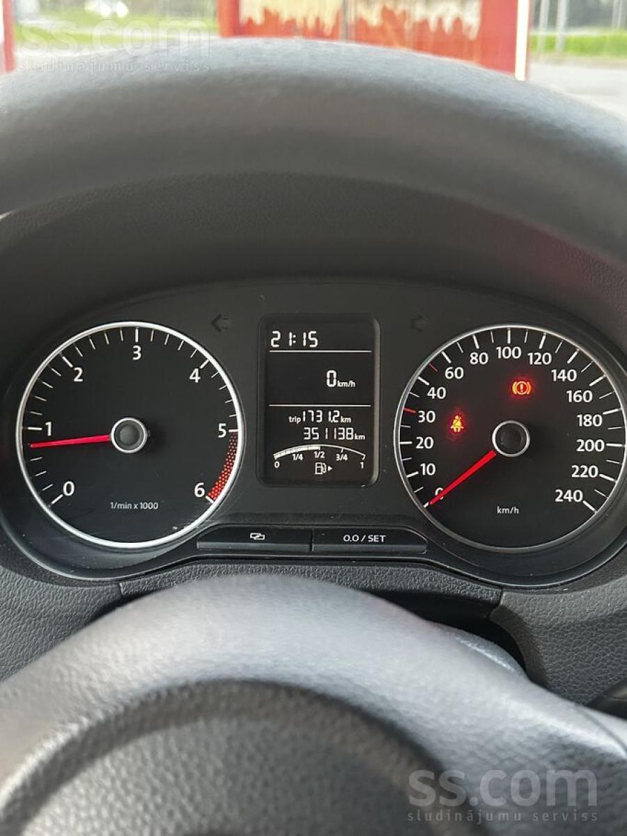 Balts Volkswagen Polo 2010 Rīga, ar dzinēja tilpumu 1.60 L un nobraukumu 351 tūkst. km par 3100 €, foto 4 vietnē AUTOMOTO.COM.LV