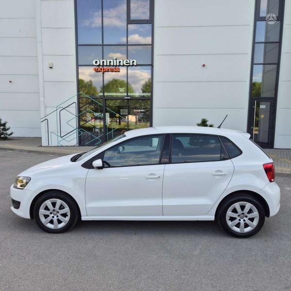 White Volkswagen Polo 2010 in Kaunas, with an engine capacity of 1.60 L and mileage of 280 thousand km for 3999 €, photo 7 on AUTOMOTO.COM.LV
