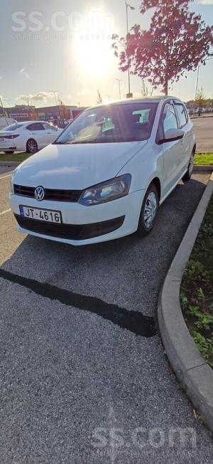 White Volkswagen Polo 2010 in Riga, with an engine capacity of 1.40 L and mileage of 209 thousand km for 2800 €, photo 3 on AUTOMOTO.COM.LV