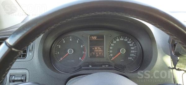 White Volkswagen Polo 2010 in Riga, with an engine capacity of 1.40 L and mileage of 209 thousand km for 2800 €, photo 6 on AUTOMOTO.COM.LV
