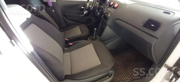 White Volkswagen Polo 2010 in Riga, with an engine capacity of 1.40 L and mileage of 209 thousand km for 2800 €, photo 10 on AUTOMOTO.COM.LV