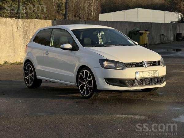 Balts Volkswagen Polo 2011 Rīga, ar dzinēja tilpumu 1.20 L un nobraukumu 347 tūkst. km par 2100 €, foto 1 vietnē AUTOMOTO.COM.LV