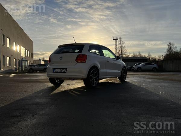 Balts Volkswagen Polo 2011 Rīga, ar dzinēja tilpumu 1.20 L un nobraukumu 347 tūkst. km par 2100 €, foto 3 vietnē AUTOMOTO.COM.LV