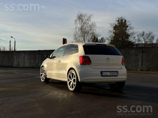 Balts Volkswagen Polo 2011 Rīga, ar dzinēja tilpumu 1.20 L un nobraukumu 347 tūkst. km par 2100 €, foto 4 vietnē AUTOMOTO.COM.LV
