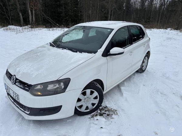 White Volkswagen Polo 2011 in Kaunas, with an engine capacity of 1.20 L and mileage of 219 thousand km for 2700 €, photo 3 on AUTOMOTO.COM.LV