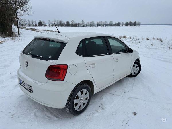 White Volkswagen Polo 2011 in Kaunas, with an engine capacity of 1.20 L and mileage of 219 thousand km for 2700 €, photo 4 on AUTOMOTO.COM.LV