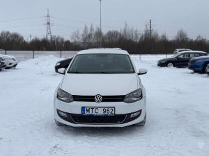 White Volkswagen Polo 2011 in Siauliai, with an engine capacity of 1.60 L and mileage of 340 thousand km for 2499 €, photo 2 on AUTOMOTO.COM.LV