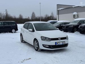 White Volkswagen Polo 2011 in Siauliai, with an engine capacity of 1.60 L and mileage of 340 thousand km for 2499 €, photo 3 on AUTOMOTO.COM.LV
