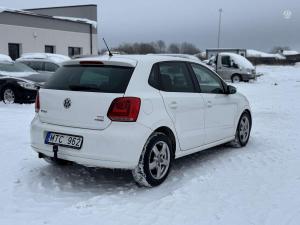 White Volkswagen Polo 2011 in Siauliai, with an engine capacity of 1.60 L and mileage of 340 thousand km for 2499 €, photo 4 on AUTOMOTO.COM.LV