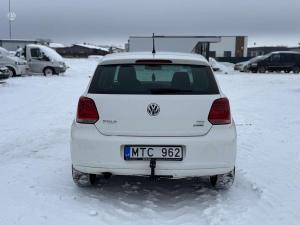 White Volkswagen Polo 2011 in Siauliai, with an engine capacity of 1.60 L and mileage of 340 thousand km for 2499 €, photo 5 on AUTOMOTO.COM.LV