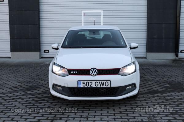 White Volkswagen Polo 2011 in Tallinn, with an engine capacity of 1.40 L and mileage of 298 thousand km for 4500 €, photo 2 on AUTOMOTO.COM.LV